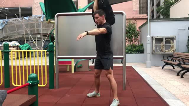 One arm Overhead Backpack Squat | myworkouts.io