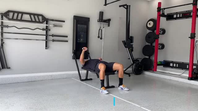 Cable Alternating Bench Press | myworkouts.io